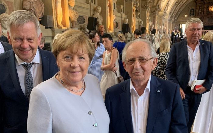 KZ-Dachau Überlebender trifft Altbundeskanzlerin Angela Merkel - KZ ...